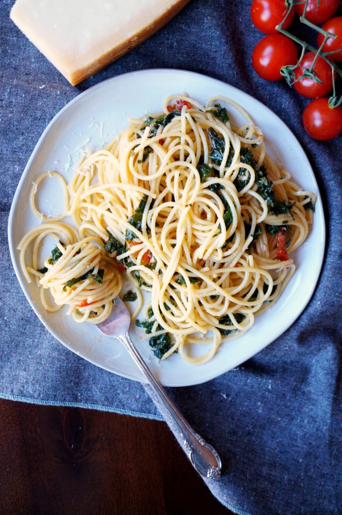 super simple tomato kale spaghetti - The Baking Fairy