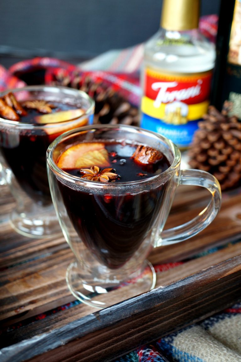 vanilla & spice hot mulled wine - The Baking Fairy